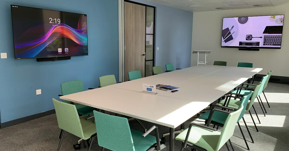 RIA - 2 Bond Court | Book your workspace with Hubble On-Demand