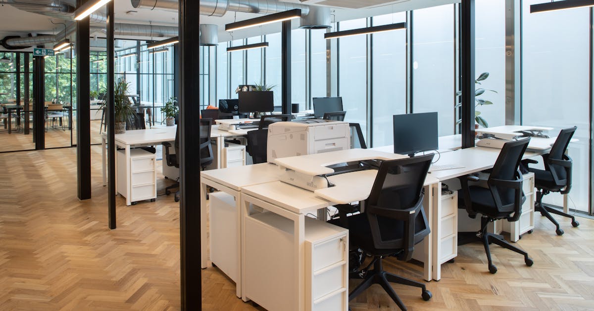 Dotted Desks - 48 Hoxton Square | Rent this office space with Hubble